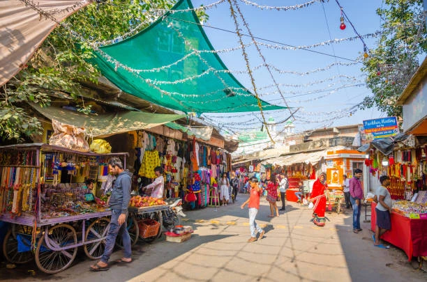 Rajouri Garden Central Market: Shopping & Street Food in Delhi - Your ...